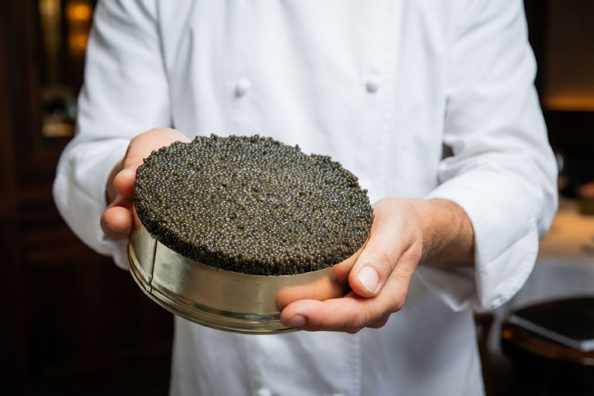 Why do chefs prefer malossol osetra caviar over other varieties?